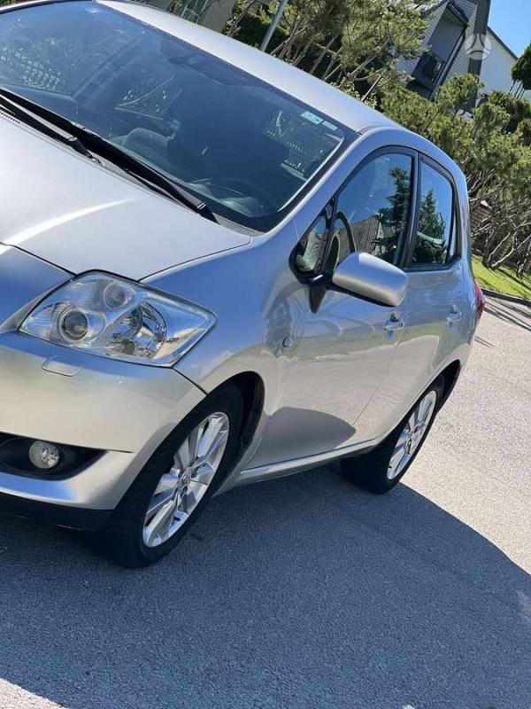 Pelēks Toyota Auris 2007 Radviliškis, ar dzinēja tilpumu 2.00 L un nobraukumu 227 tūkst. km par 2200 €, foto 9 vietnē AUTOMOTO.COM.LV