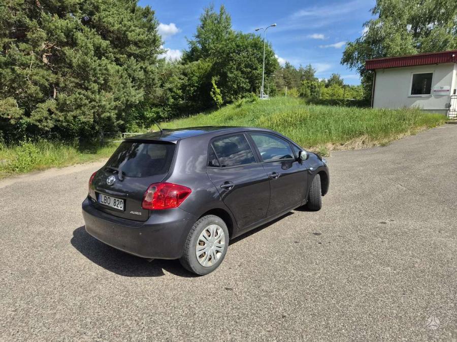 Grey Toyota Auris 2007 in Vilnius, with an engine capacity of 1.60 L and mileage of 143 thousand km for 3000 €, photo 5 on AUTOMOTO.COM.LV