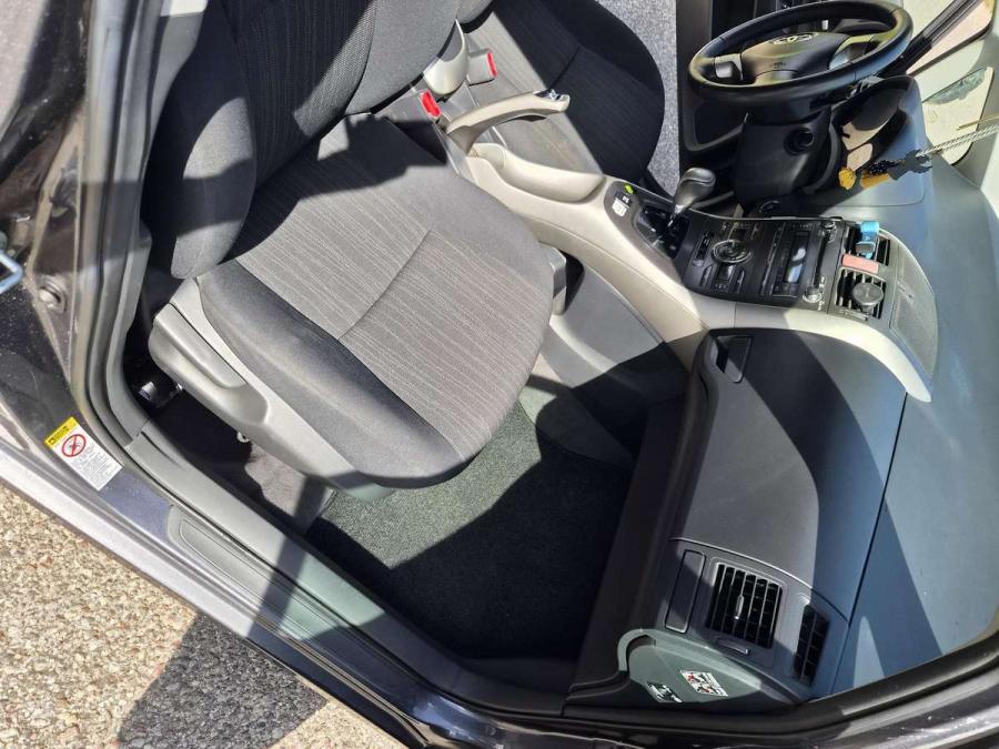 Grey Toyota Auris 2007 in Vilnius, with an engine capacity of 1.60 L and mileage of 143 thousand km for 3000 €, photo 10 on AUTOMOTO.COM.LV