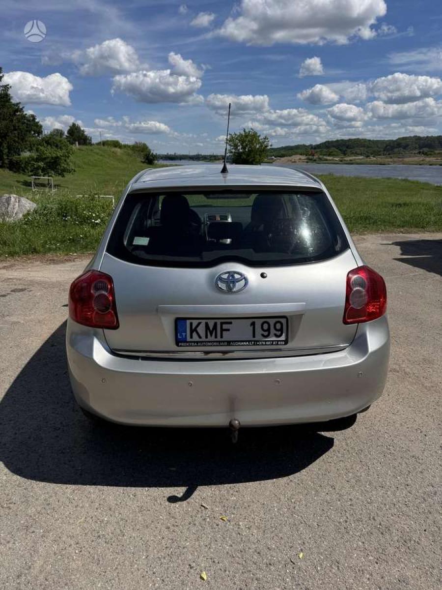 Grey Toyota Auris 2007 in Kaunas, with an engine capacity of 2.00 L and mileage of 376 thousand km for 2200 €, photo 1 on AUTOMOTO.COM.LV