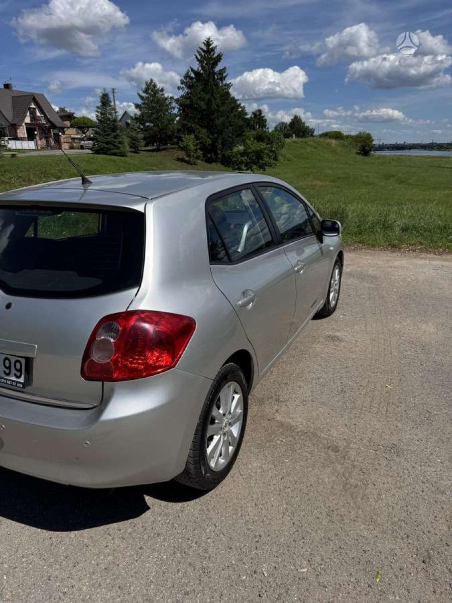 Grey Toyota Auris 2007 in Kaunas, with an engine capacity of 2.00 L and mileage of 376 thousand km for 2200 €, photo 4 on AUTOMOTO.COM.LV