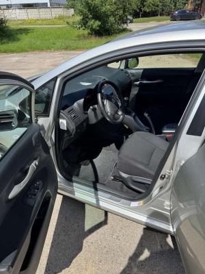 Grey Toyota Auris 2007 in Kaunas, with an engine capacity of 2.00 L and mileage of 376 thousand km for 2200 €, photo 9 on AUTOMOTO.COM.LV