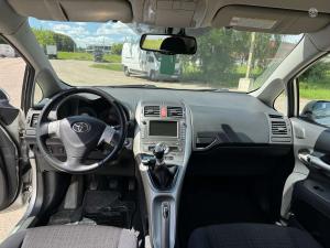 Grey Toyota Auris 2007 in Kaunas, with an engine capacity of 2.00 L and mileage of 376 thousand km for 2200 €, photo 10 on AUTOMOTO.COM.LV