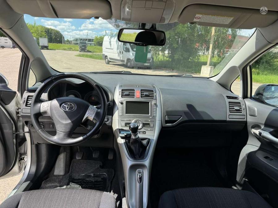 Grey Toyota Auris 2007 in Kaunas, with an engine capacity of 2.00 L and mileage of 376 thousand km for 2200 €, photo 10 on AUTOMOTO.COM.LV