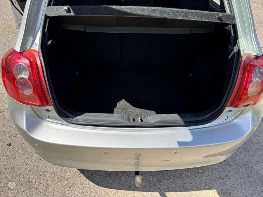 Grey Toyota Auris 2007 in Kaunas, with an engine capacity of 2.00 L and mileage of 376 thousand km for 2200 €, photo 11 on AUTOMOTO.COM.LV