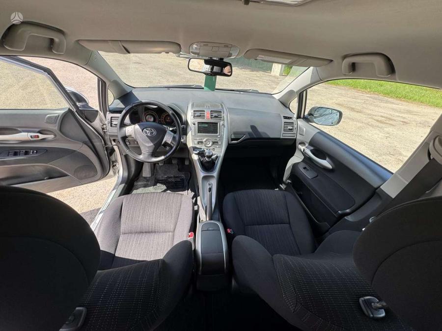 Grey Toyota Auris 2007 in Kaunas, with an engine capacity of 2.00 L and mileage of 376 thousand km for 2200 €, photo 14 on AUTOMOTO.COM.LV