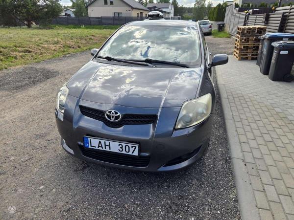 Pelēks Toyota Auris 2007 Viļņa, ar dzinēja tilpumu 2.23 L un nobraukumu 354 tūkst. km par 2000 €, foto 1 vietnē AUTOMOTO.COM.LV