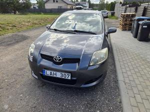 Pelēks Toyota Auris 2007 Viļņa, ar dzinēja tilpumu 2.23 L un nobraukumu 354 tūkst. km par 2000 €, foto  vietnē AUTOMOTO.COM.LV