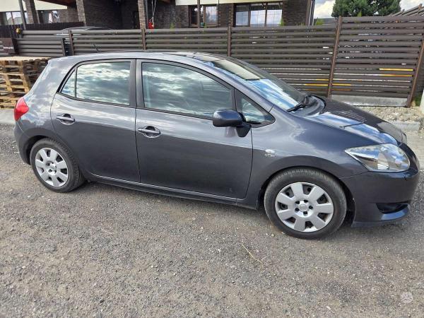 Pelēks Toyota Auris 2007 Viļņa, ar dzinēja tilpumu 2.23 L un nobraukumu 354 tūkst. km par 2000 €, foto 3 vietnē AUTOMOTO.COM.LV