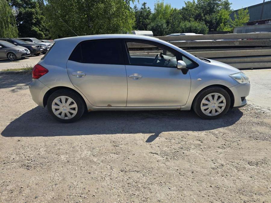 Grey Toyota Auris 2007 in Vilnius, with an engine capacity of 1.36 L and mileage of 240 thousand km for 1200 €, photo 5 on AUTOMOTO.COM.LV
