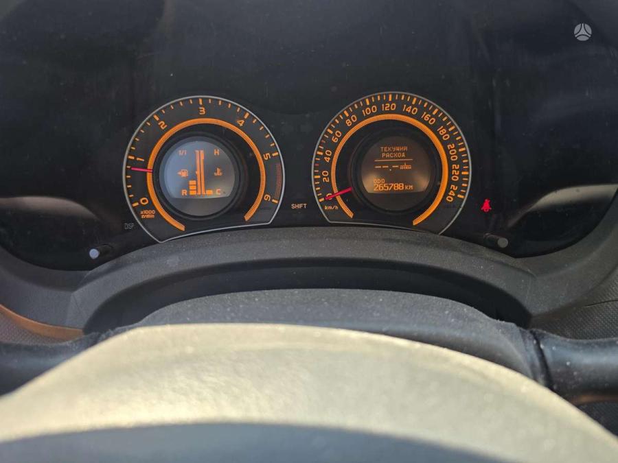 Grey Toyota Auris 2007 in Vilnius, with an engine capacity of 1.36 L and mileage of 240 thousand km for 1200 €, photo 12 on AUTOMOTO.COM.LV