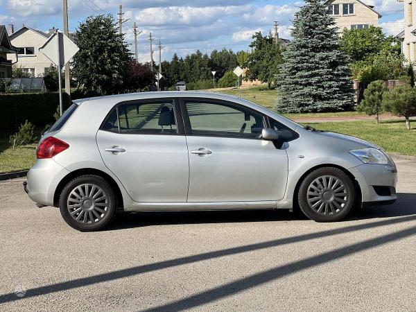 Grey Toyota Auris 2007 in Radviliskis, with an engine capacity of 2.00 L and mileage of 300 thousand km for 1999 €, photo 2 on AUTOMOTO.COM.LV