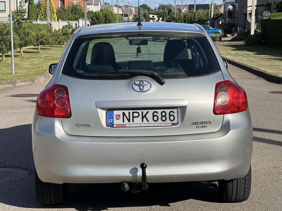 Grey Toyota Auris 2007 in Radviliskis, with an engine capacity of 2.00 L and mileage of 300 thousand km for 1999 €, photo 5 on AUTOMOTO.COM.LV
