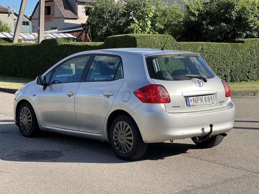 Grey Toyota Auris 2007 in Radviliskis, with an engine capacity of 2.00 L and mileage of 300 thousand km for 1999 €, photo 6 on AUTOMOTO.COM.LV