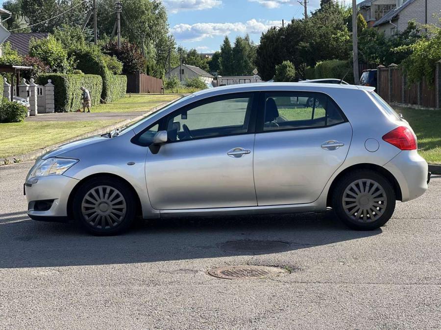 Grey Toyota Auris 2007 in Radviliskis, with an engine capacity of 2.00 L and mileage of 300 thousand km for 1999 €, photo 7 on AUTOMOTO.COM.LV