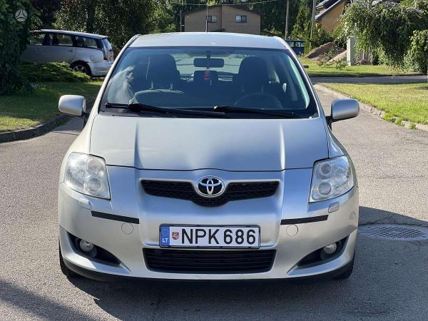 Grey Toyota Auris 2007 in Radviliskis, with an engine capacity of 2.00 L and mileage of 300 thousand km for 1999 €, photo 8 on AUTOMOTO.COM.LV