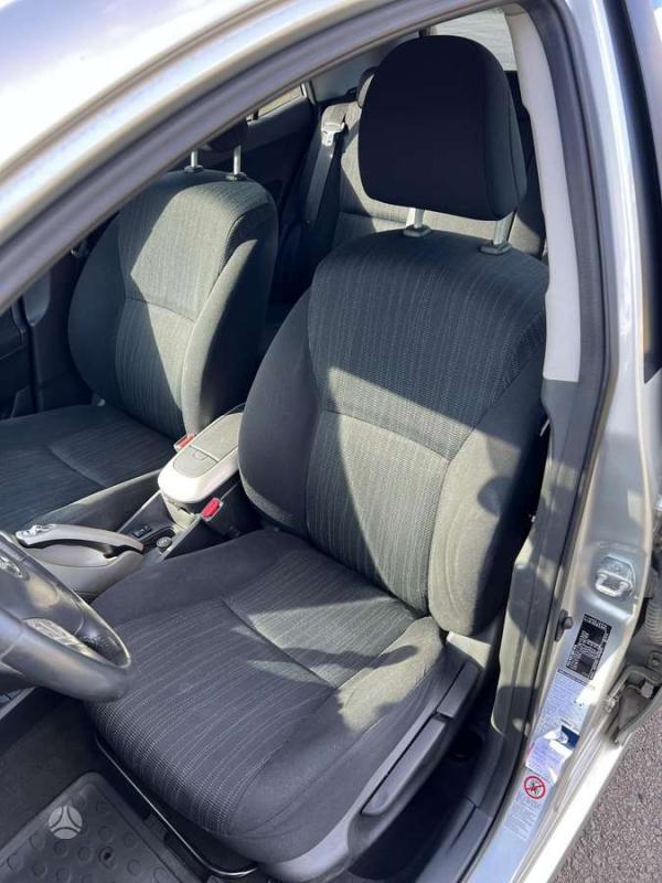 Grey Toyota Auris 2007 in Radviliskis, with an engine capacity of 2.00 L and mileage of 300 thousand km for 1999 €, photo 10 on AUTOMOTO.COM.LV
