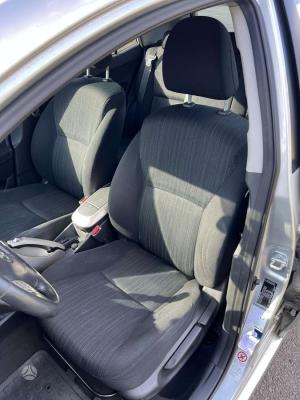 Grey Toyota Auris 2007 in Radviliskis, with an engine capacity of 2.00 L and mileage of 300 thousand km for 1999 €, photo 11 on AUTOMOTO.COM.LV