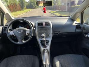 Grey Toyota Auris 2007 in Radviliskis, with an engine capacity of 2.00 L and mileage of 300 thousand km for 1999 €, photo 16 on AUTOMOTO.COM.LV