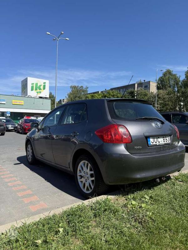 Pelēks Toyota Auris 2007 Viļņa, ar dzinēja tilpumu 2.00 L un nobraukumu 215 tūkst. km par 2699 €, foto 4 vietnē AUTOMOTO.COM.LV