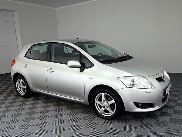 Pelēks Toyota Auris 2007 Tallina, ar dzinēja tilpumu 1.60 L un nobraukumu 229 tūkst. km par 2299 €, foto 1 vietnē AUTOMOTO.COM.LV