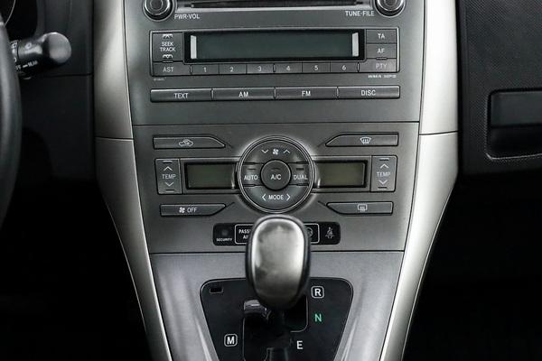 Pelēks Toyota Auris 2007 Tallina, ar dzinēja tilpumu 1.60 L un nobraukumu 229 tūkst. km par 2299 €, foto 8 vietnē AUTOMOTO.COM.LV