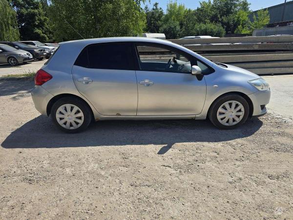 Grey Toyota Auris 2007 in Vilnius, with an engine capacity of 1.36 L and mileage of 240 thousand km for 1100 €, photo 7 on AUTOMOTO.COM.LV