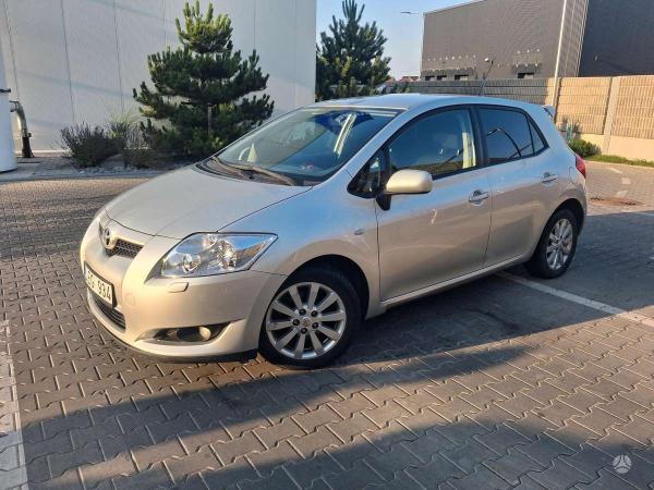 Grey Toyota Auris 2007 in Klaipeda, with an engine capacity of 2.00 L and mileage of 281 thousand km for 1500 €, photo 1 on AUTOMOTO.COM.LV