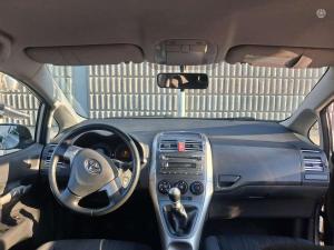 Pelēks Toyota Auris 2007 Klaipėda, ar dzinēja tilpumu 2.00 L un nobraukumu 281 tūkst. km par 1500 €, foto 4 vietnē AUTOMOTO.COM.LV