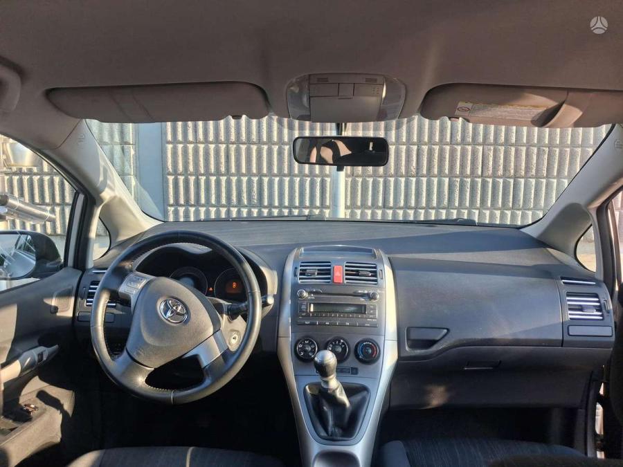 Pelēks Toyota Auris 2007 Klaipėda, ar dzinēja tilpumu 2.00 L un nobraukumu 281 tūkst. km par 1500 €, foto 4 vietnē AUTOMOTO.COM.LV
