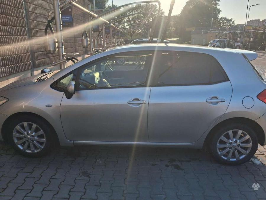 Pelēks Toyota Auris 2007 Klaipėda, ar dzinēja tilpumu 2.00 L un nobraukumu 281 tūkst. km par 1500 €, foto 7 vietnē AUTOMOTO.COM.LV