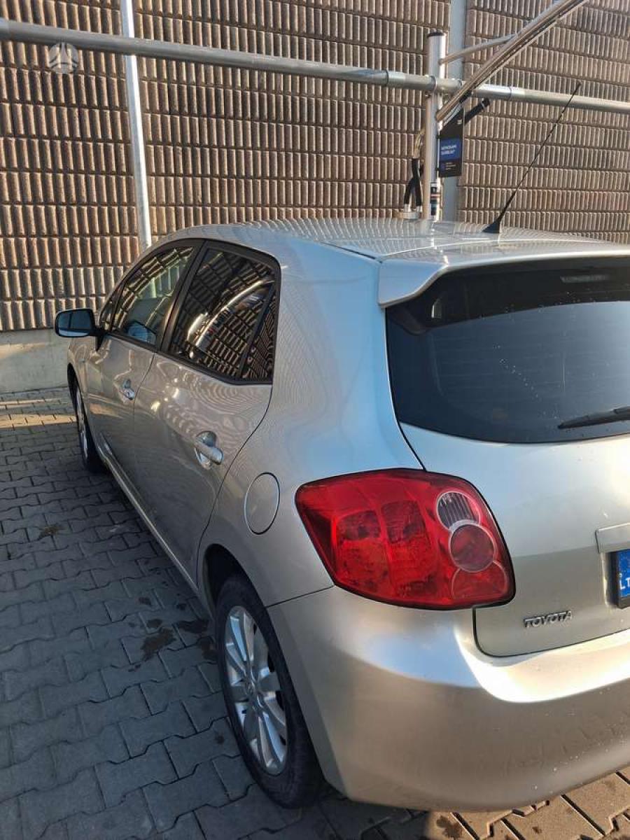 Pelēks Toyota Auris 2007 Klaipėda, ar dzinēja tilpumu 2.00 L un nobraukumu 281 tūkst. km par 1500 €, foto 9 vietnē AUTOMOTO.COM.LV
