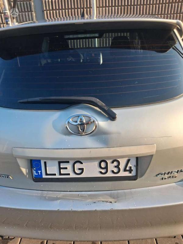 Grey Toyota Auris 2007 in Klaipeda, with an engine capacity of 2.00 L and mileage of 281 thousand km for 1500 €, photo 9 on AUTOMOTO.COM.LV