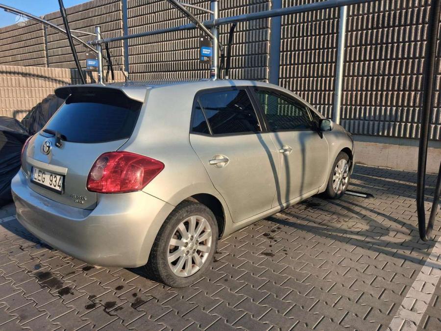 Pelēks Toyota Auris 2007 Klaipėda, ar dzinēja tilpumu 2.00 L un nobraukumu 281 tūkst. km par 1500 €, foto 14 vietnē AUTOMOTO.COM.LV