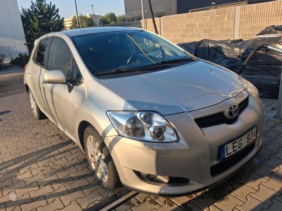 Pelēks Toyota Auris 2007 Klaipėda, ar dzinēja tilpumu 2.00 L un nobraukumu 281 tūkst. km par 1500 €, foto 15 vietnē AUTOMOTO.COM.LV