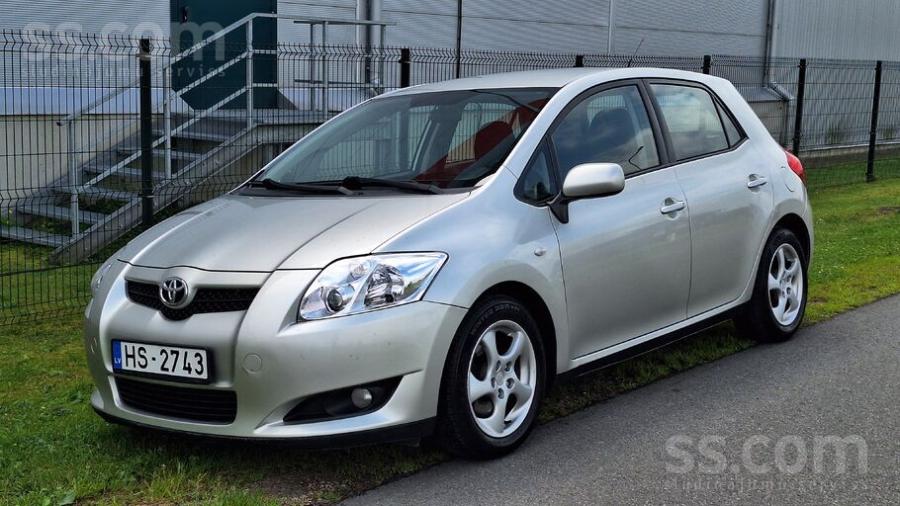 Grey Toyota Auris 2007 in Riga, with an engine capacity of 2.00 L and mileage of 317 thousand km for 1650 €, photo 1 on AUTOMOTO.COM.LV