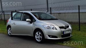 Grey Toyota Auris 2007 in Riga, with an engine capacity of 2.00 L and mileage of 317 thousand km for 1650 €, photo 3 on AUTOMOTO.COM.LV