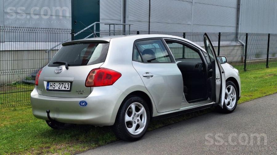 Grey Toyota Auris 2007 in Riga, with an engine capacity of 2.00 L and mileage of 317 thousand km for 1650 €, photo 4 on AUTOMOTO.COM.LV