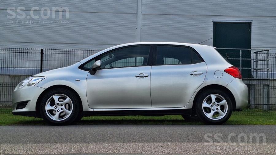Grey Toyota Auris 2007 in Riga, with an engine capacity of 2.00 L and mileage of 317 thousand km for 1650 €, photo 6 on AUTOMOTO.COM.LV