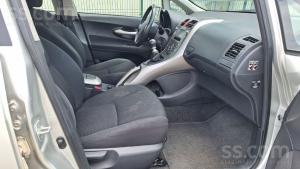 Grey Toyota Auris 2007 in Riga, with an engine capacity of 2.00 L and mileage of 317 thousand km for 1650 €, photo 7 on AUTOMOTO.COM.LV