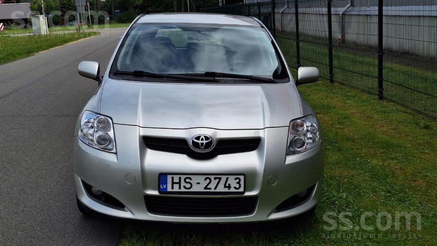 Grey Toyota Auris 2007 in Riga, with an engine capacity of 2.00 L and mileage of 317 thousand km for 1650 €, photo 14 on AUTOMOTO.COM.LV
