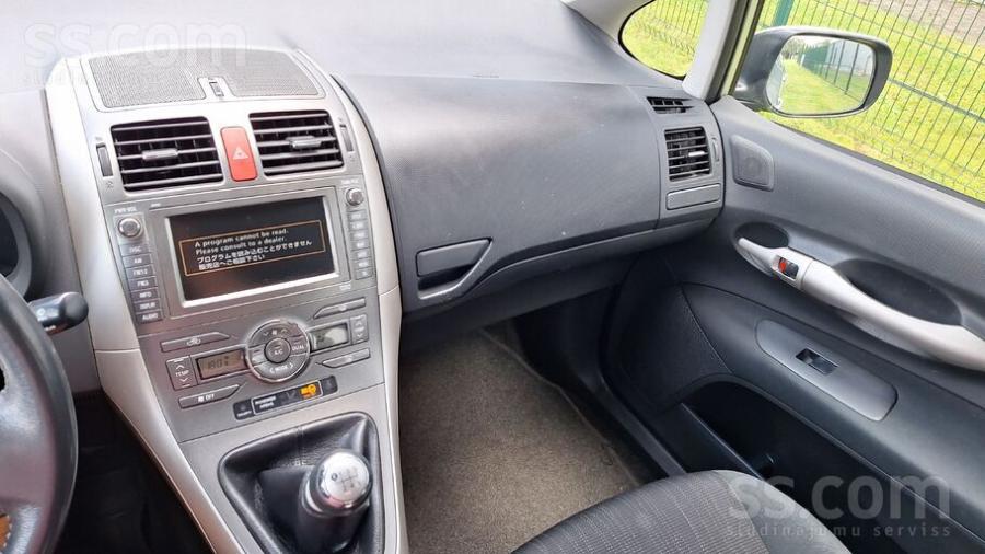 Grey Toyota Auris 2007 in Riga, with an engine capacity of 2.00 L and mileage of 317 thousand km for 1650 €, photo 19 on AUTOMOTO.COM.LV