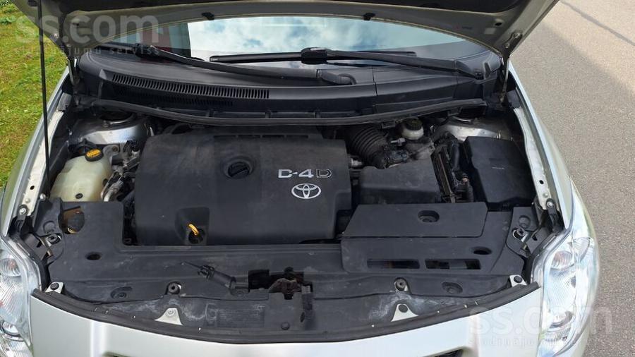 Grey Toyota Auris 2007 in Riga, with an engine capacity of 2.00 L and mileage of 317 thousand km for 1650 €, photo 31 on AUTOMOTO.COM.LV