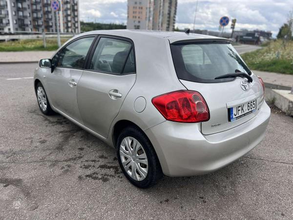 Pelēks Toyota Auris 2007 Viļņa, ar dzinēja tilpumu 1.36 L un nobraukumu 180 tūkst. km par 2700 €, foto 5 vietnē AUTOMOTO.COM.LV