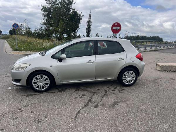 Pelēks Toyota Auris 2007 Viļņa, ar dzinēja tilpumu 1.36 L un nobraukumu 180 tūkst. km par 2700 €, foto 6 vietnē AUTOMOTO.COM.LV