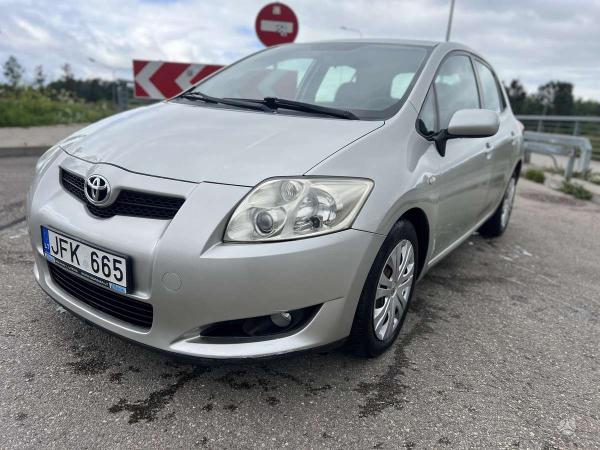 Pelēks Toyota Auris 2007 Viļņa, ar dzinēja tilpumu 1.36 L un nobraukumu 180 tūkst. km par 2700 €, foto 7 vietnē AUTOMOTO.COM.LV