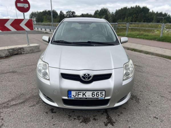 Pelēks Toyota Auris 2007 Viļņa, ar dzinēja tilpumu 1.36 L un nobraukumu 180 tūkst. km par 2700 €, foto 8 vietnē AUTOMOTO.COM.LV