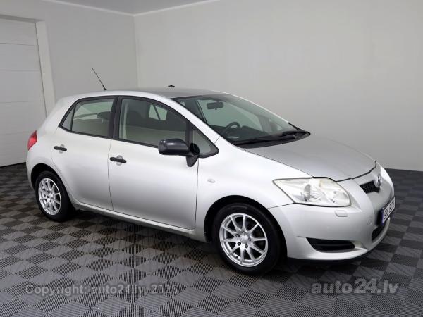 Grey Toyota Auris 2007 in Tallinn, with an engine capacity of 1.40 L and mileage of 276 thousand km for 1799 €, photo 1 on AUTOMOTO.COM.LV