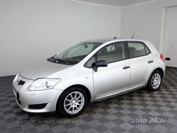 Grey Toyota Auris 2007 in Tallinn, with an engine capacity of 1.40 L and mileage of 276 thousand km for 1799 €, photo 2 on AUTOMOTO.COM.LV