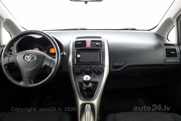 Grey Toyota Auris 2007 in Tallinn, with an engine capacity of 1.40 L and mileage of 276 thousand km for 1799 €, photo 5 on AUTOMOTO.COM.LV